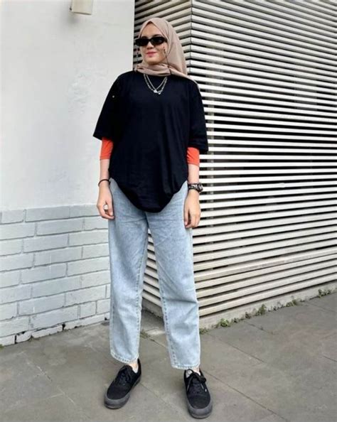 10 Ide Ootd Kaos Hitam Hijab Outfit Wajib Cewek Mamba