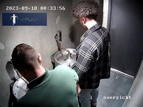 Guy Pissing 76