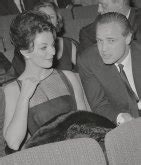 Joan Collins 5 Marriages From Scandal To A Husband 32 Years Younger