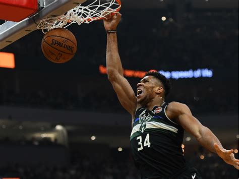 2年連続のシーズンmvp受賞もヤニス・アデトクンボは「nba優勝を成し遂げるまで、僕をmvpと呼ばないでほしい」 バスケットボール総合情報