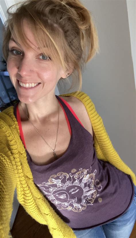How About A Fully Clothed Milf Eh Rmilfie