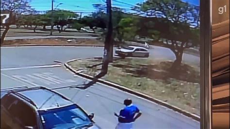 VÍdeo Mostra Motociclista Que Atropelou E Matou Mãe E Filha No Df