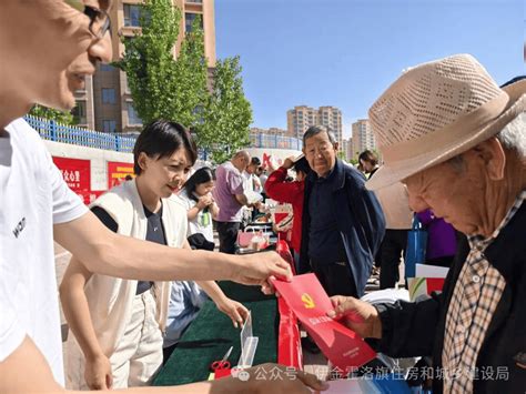 伊旗住建局进社区开展《民法典》《信访工作条例》普法活动群众宣传月用法