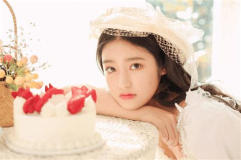 林青霞女儿终于长大，颜值如同母亲复制，网友：不枉费等这么多年 意浏娱乐