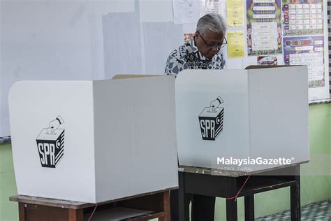Ismail Sabri Dan Isteri Selesai Membuang Undi PRU15