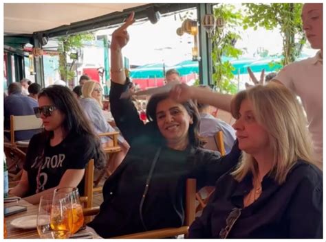 Ranbir Kapoor Goes On Lunch Date With Mom Neetu Kapoor Sister Riddhima