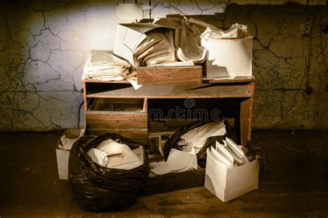 Posto Di Lavoro Sudicio Fotografia Stock Immagine Di Armadietto 74525402