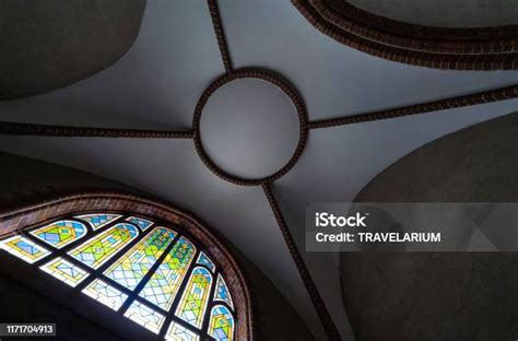 Jendela Kaca Patri Di Katedral Tua Atau Gereja Jendela Kaca Berwarna
