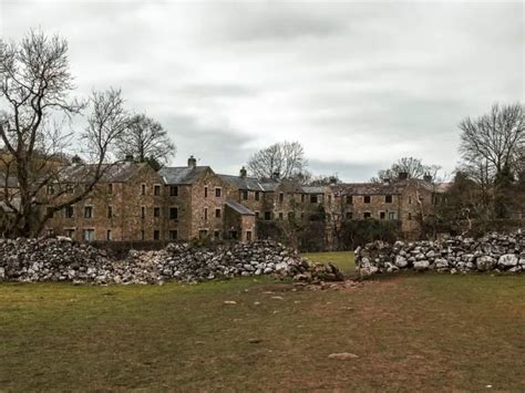 Easy Walk From Burnsall To Grassington Via Linton Falls She Walks In