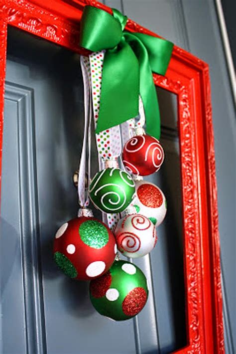CreativeSteph13 Fun Festive Christmas Wreaths That You Can Make