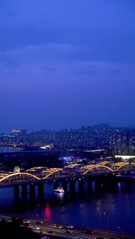 하몬 이번 종로 촬영에서 제일 만족하는 사진들📸 쉬려고 간 여행에서 발견한 힐링 장면 Instagram