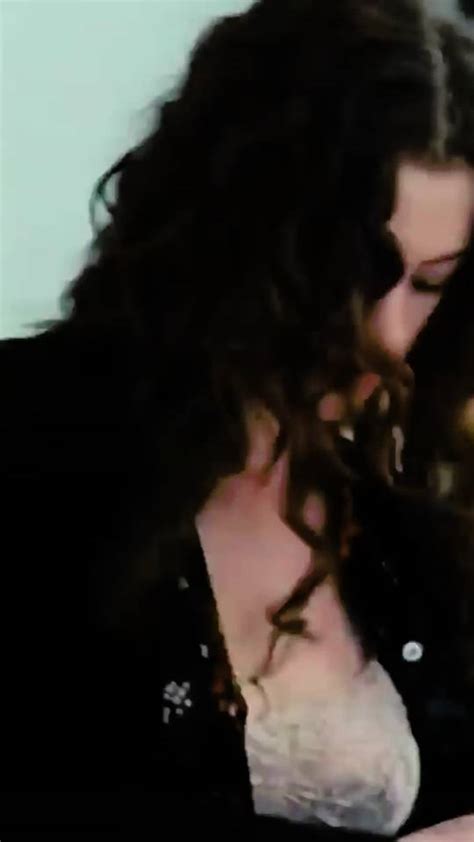 Anne Hathaway Nsfw Scrolller
