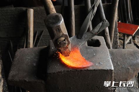 宁乡58岁铁匠抡锤打铁43年 想免费收徒传承老手艺 民生 长沙晚报网