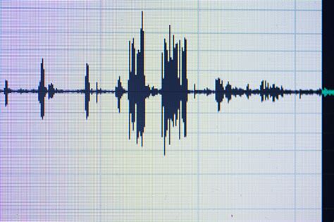 컴퓨터 프로그램 스크린 상영을 편집 하는 오디오 사운드 웨이브 스튜디오에서 보컬 녹음 음성의 화면에 소리 0명에 대한 스톡 사진 및 기타 이미지 Istock