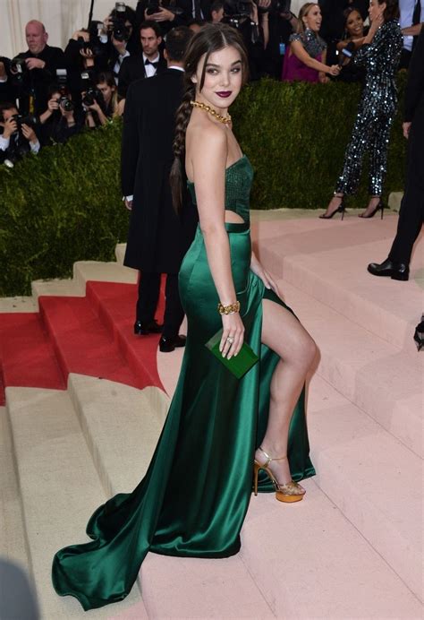 Hailee Steinfeld Green Dress Red Carpet Gentlemanboners My Xxx Hot Girl