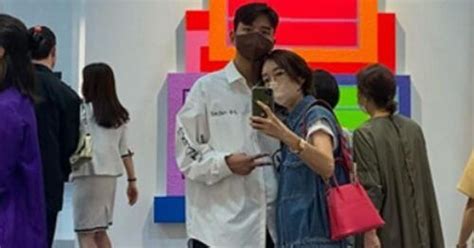 손지창♥ 오연수 연예인급 비주얼 아들과 데이트품에 폭 안긴 엄마