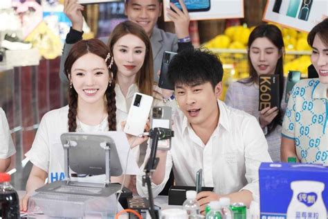 辛巴520开播带货销量超1500万件 辛选618年中购物节正式开启品牌直播间用户