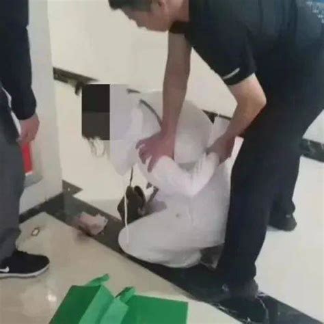 内蒙古一女子300块雇假男友卷走2 8万金饰 在酒店 冀某某 黄金饰品 首饰