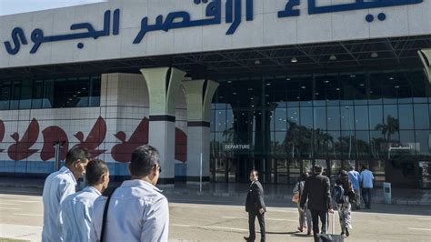 فيديو إجراءات الحجر الصحي في مطار الأقصر بمصر ضد فيروس كورونا عمرو