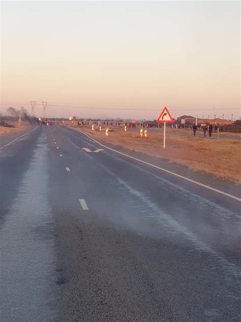Betogers Versper Weer N12 Tussen Klerksdorp En Potchefstroom Potchefstroom Herald