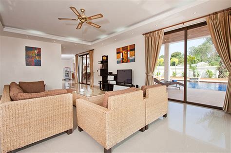 酒店的18間房間中分了5種類型，全部也是pool Villa 兼且是大單位，當中 Deluxe Pool Villa Amber 和 Pool
