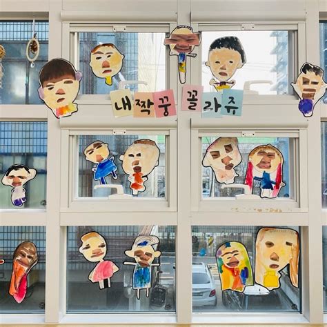 라노쌤🦖 3월 새학기 미술활동으로 내 얼굴 반쪽 그림과 친구 얼굴 꼴라쥬로 환경구성 뚝딱 🏻👧🏻👦🏻 유치원 놀이 놀이