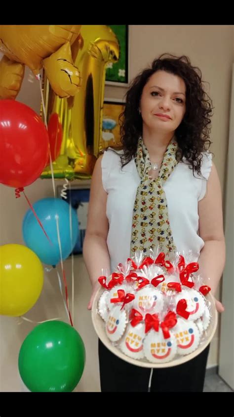 Честит първи юни мили деца Днес ние в Мечо Пух празнуваме и нашия първи рожден ден на това