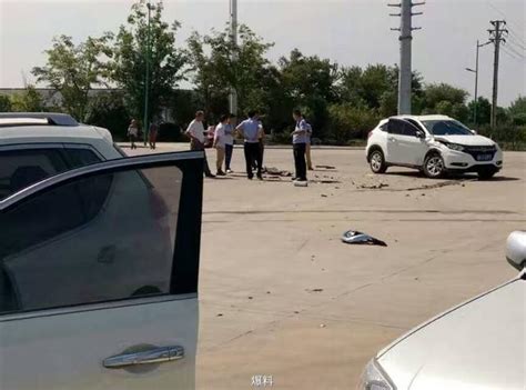 網曝隨州季梁大道路口發生車禍 一車頭損毀 每日頭條
