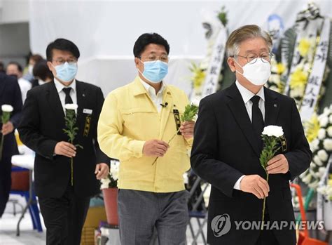 이천 물류창고 공사장 화재 합동분향소 찾은 이재명 연합뉴스