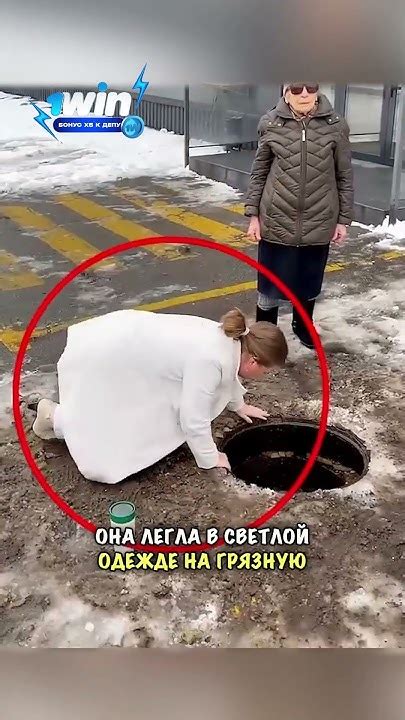 Девушка помогла незрячей бабушке ️ Youtube