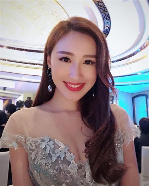 范文雅話要偶爾任性一下無拘無束 著吊帶小背心自拍 Jdailyhk