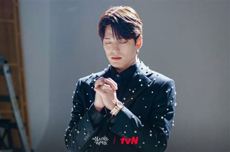K Drama First Look The Heavenly Idol Fetchingly Blesses With Perky