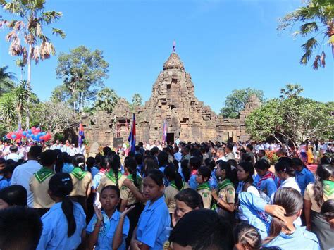 អភិបាលស្រុកបាទី ខេត្តតាកែវ ដឹកនាំមន្ដ្រីរាជការ កងកម្លាំងប្រដាប់អាវុធ ចូលរួមអបអរសាទរយ៉ាងក្លៀវក្លា