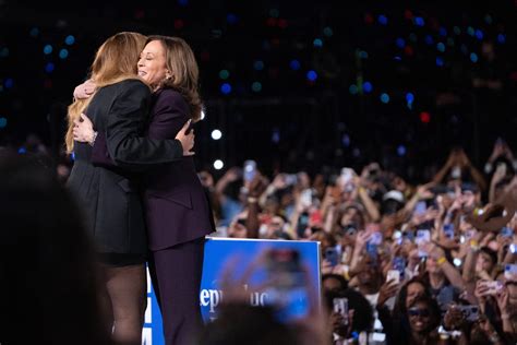 Beyoncé At Kamala Harris Houston Rally See Top Photos Videos