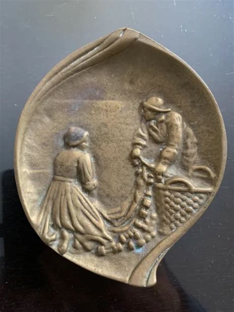 ANCIEN VIDE POCHE en Bronze Couple de pêcheurs EUR 20 00 PicClick FR