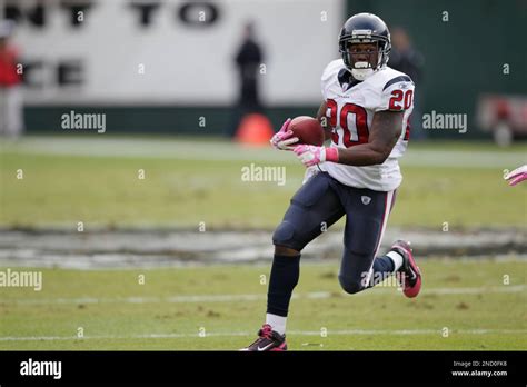 Houston Texans Running Back Steve Slaton 20 In Action During The