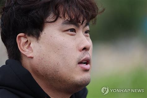 류현진 스프링캠프 인터뷰 연합뉴스