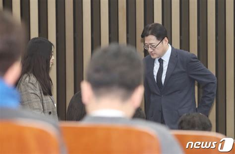계속되는 찐명 공천 논란임종석 공천에 의총까지 계파 갈등 분수령 뉴스1