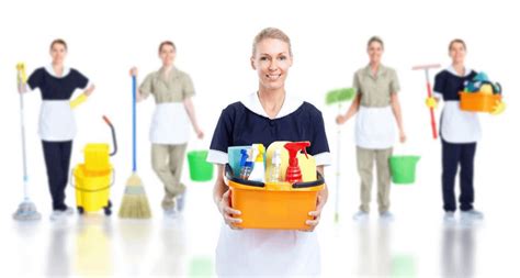 چرا باید نظافتچی استخدام کنیم؟ آریاپاک