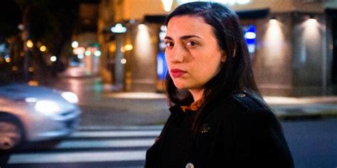 How To Distract Yourself From Anxiety Babita Spinelli Yourtango