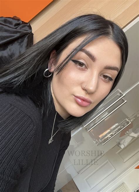 Mistress Lillie 🖤 On Twitter Whos Spending Friday Night Scrolling Findom Twitter Come Blow