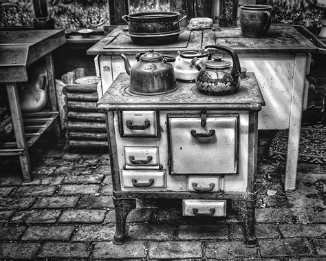 10 Must Have Non Electric Kitchen Tools For Homesteaders And Preppers