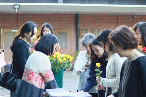 런던한인천주교회 2019년 성모의 밤이 지난달 31일 성모 동산 앞에서 있었다 사전에 수녀님과