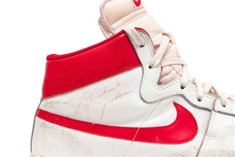 15 Milioni Di Dollari Record In Asta Per Le Scarpe Di Michael Jordan