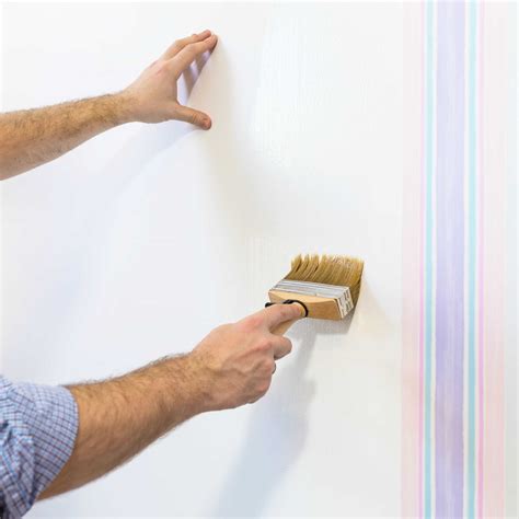 Как поклеить обои на побеленные стены