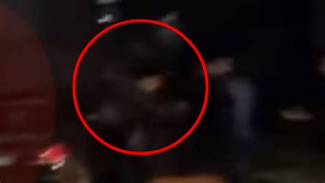 ВИДЕО KУptИ HaПaДhat ВО ПРИШТИНА Настана Xaoc обезбедувањето се обидуваше да го заштити па