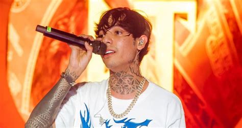 Natanael Cano Le Quita Celular A Fan Y Lo Avienta Uniradio Informa