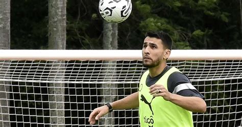 Vasco negocia a contratação do zagueiro Junior Alonso