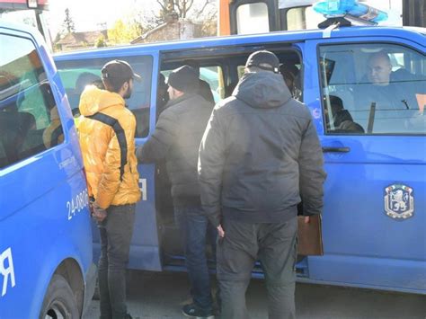 Арестуваният полицай за трафик на бежанци е от СДВР