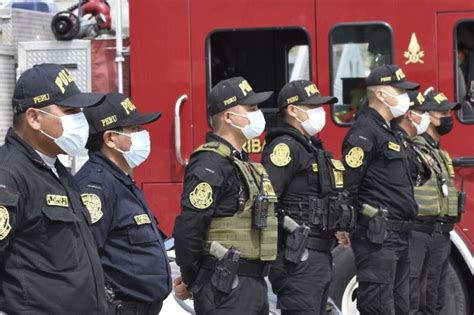 Perú Recurre A Los Patrullajes Mixtos Entre Policía Y Militares Ante La